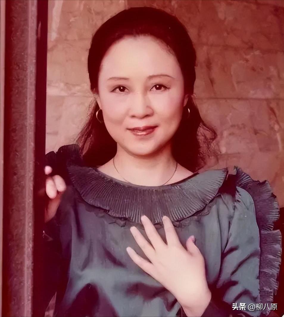 85-year-old Qiong Yao: Second marriage and junior high position, her husband was buried with ...