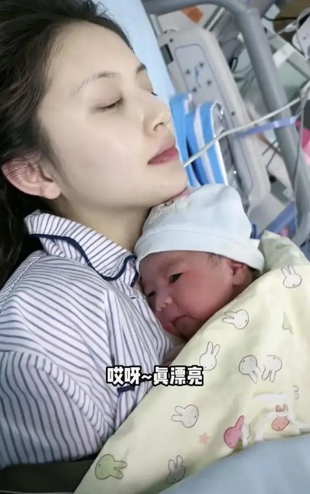 Wang Sicong's ex-girlfriend Tian Qiu gave birth to a child with fair skin, warm and loving - iNEWS