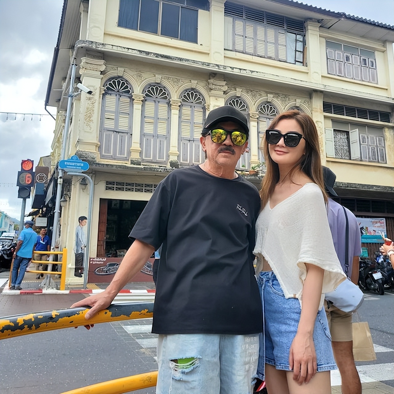 Charlene Choi's family travels for three generations, the 90-year-old ...