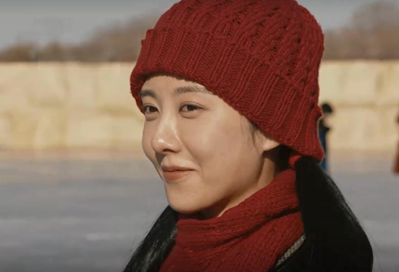 The ending of "The Sea in the Dream": A red sweater, showing off three ...