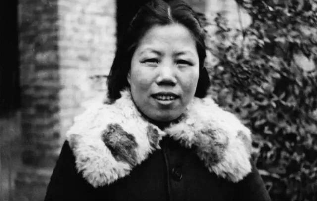 Deng Yingchao met Jiang Qing for the first time, how would she evaluate ...