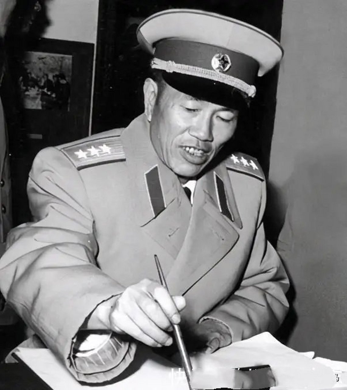 At the Lushan meeting, General Deng Hua was dismissed for speaking up ...