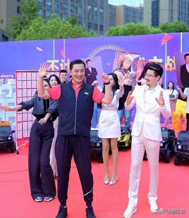 Actor Huang Haibing is an internet celebrity, dancing hotly on the spot ...