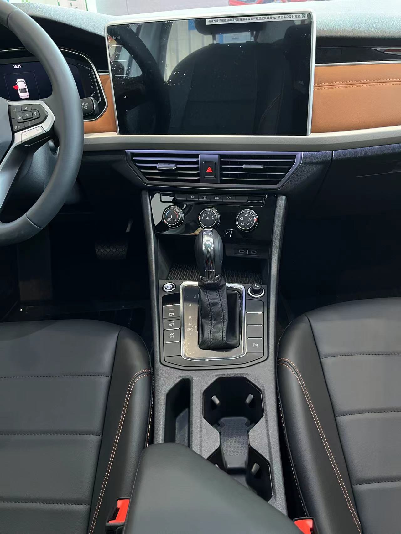 The appearance and interior of the new Bora - iNEWS