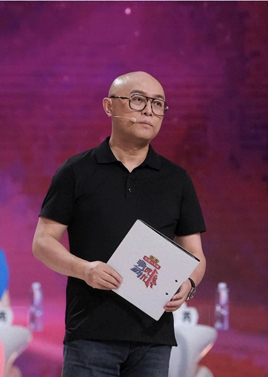 Looking back at the famous host Meng Fei who gradually "disappeared ...