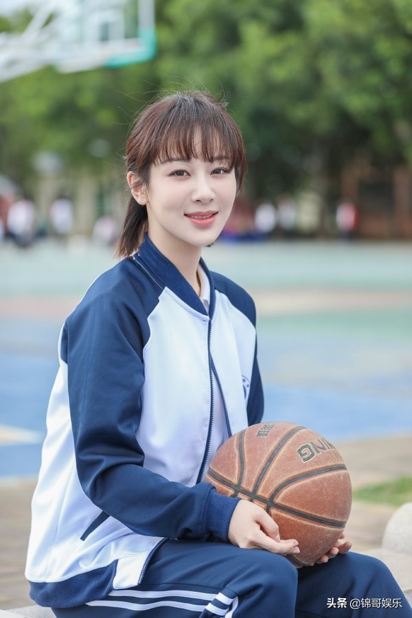 Who is the most beautiful star in school uniform?Shen Yue is pure, Zhao ...