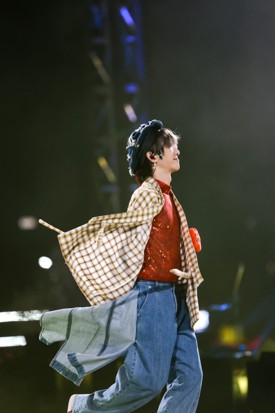 Hua Chenyu's Mars concert was held in Hangzhou Baima Lake Park for ...