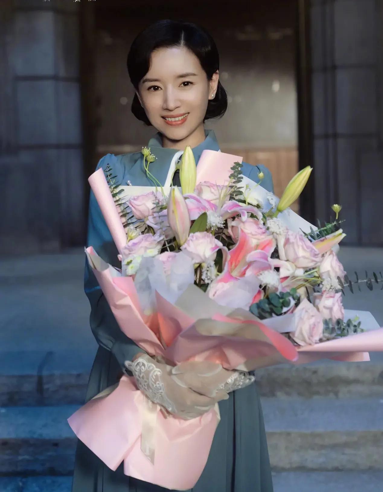 Dong Jie has a sweet smile - iNEWS