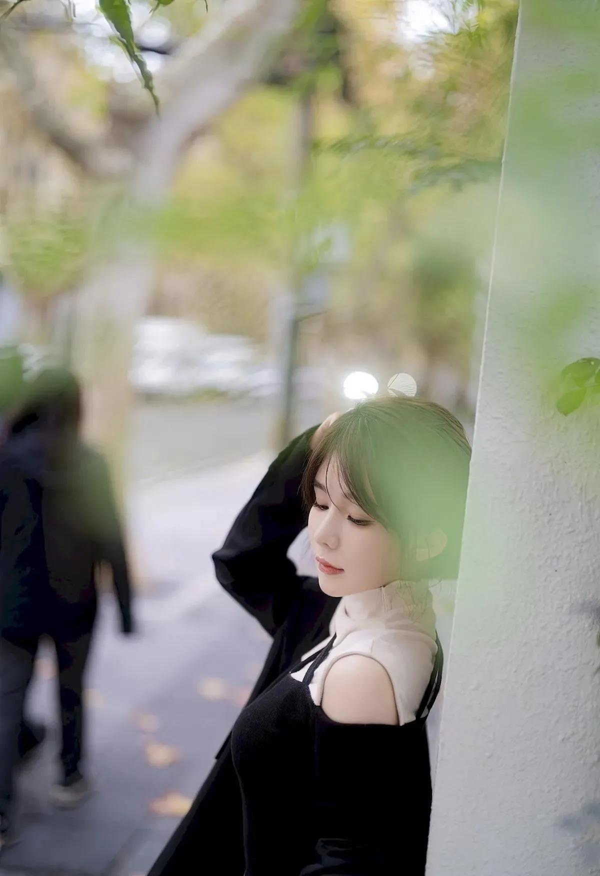 Black leather pants with black silk Martin boots - iMedia