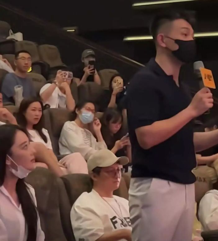 Zhang Xinyu and He Jie are rarely in the same frame, sweet and loving ...