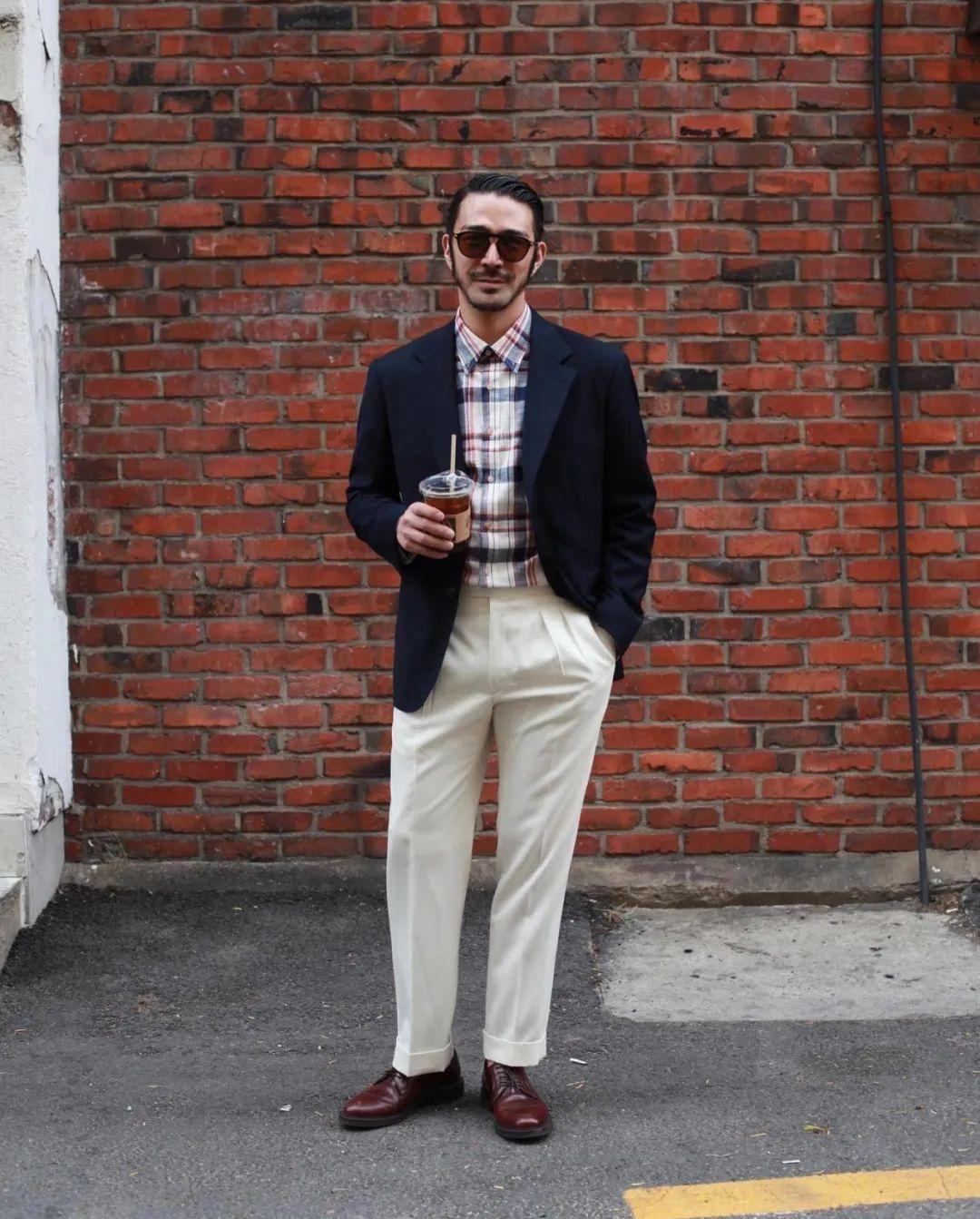 This is the greasy middle-aged man I have ever seen: fancy clothes ...