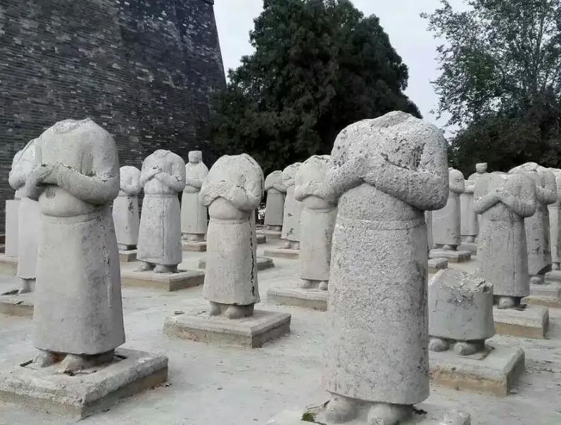 In front of the tomb of Wu Zetian and Li Zhi, there are 61 headless ...