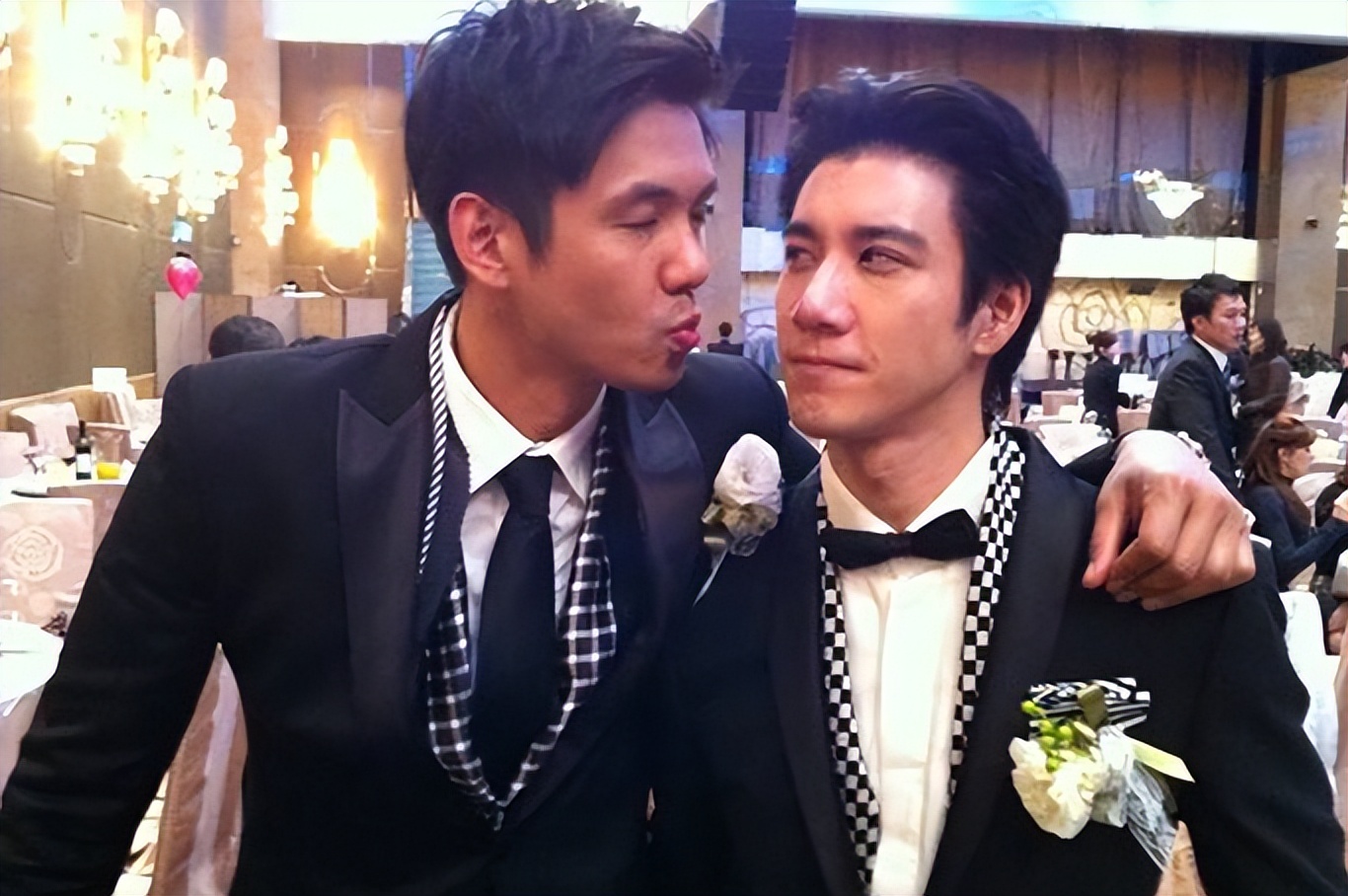 Hong Kong media exposed Fan Weiqi and Wang Leehom's passionate video of 4 people! The nude ...