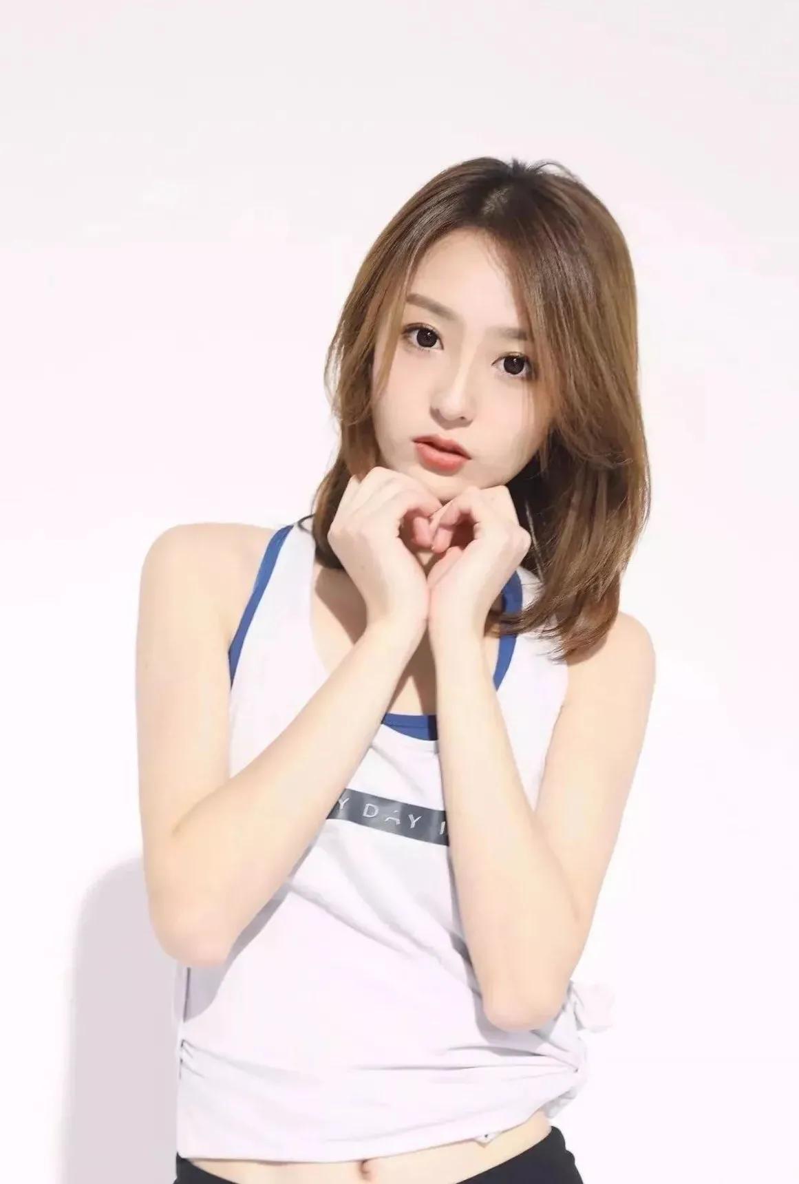 Basketball anchor Xiao Qi, with both beauty and talent - iNEWS