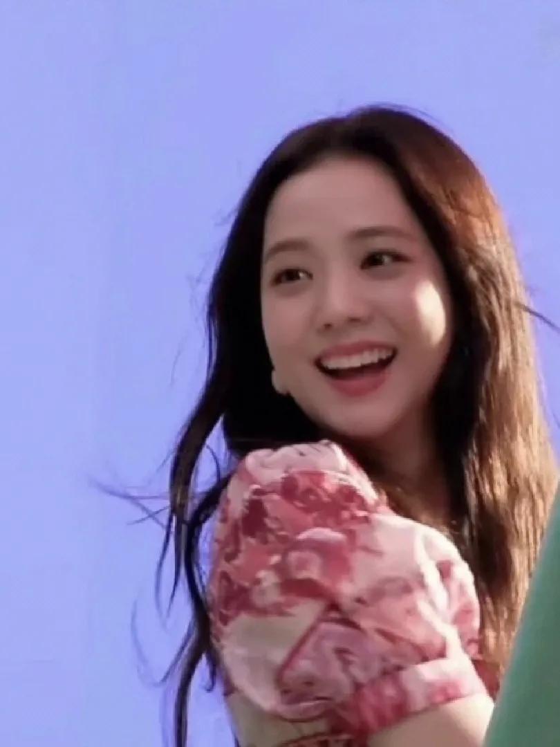 Kim Jisoo's head portrait wallpaper - iNEWS