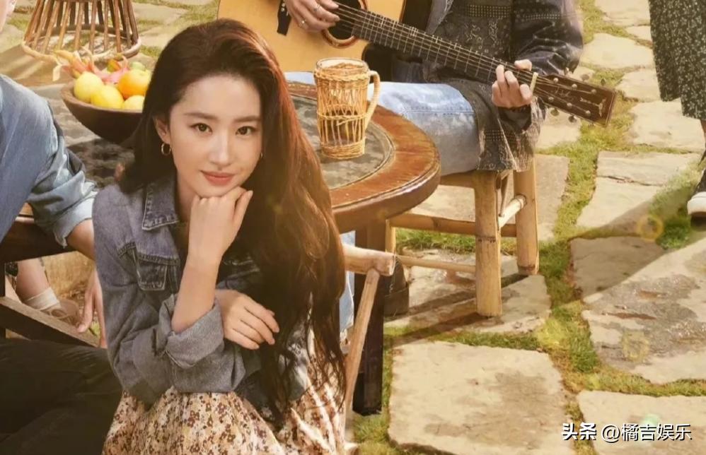 Liu Yifei, Xu Hongdou's walk in the field stills, every moment is ...