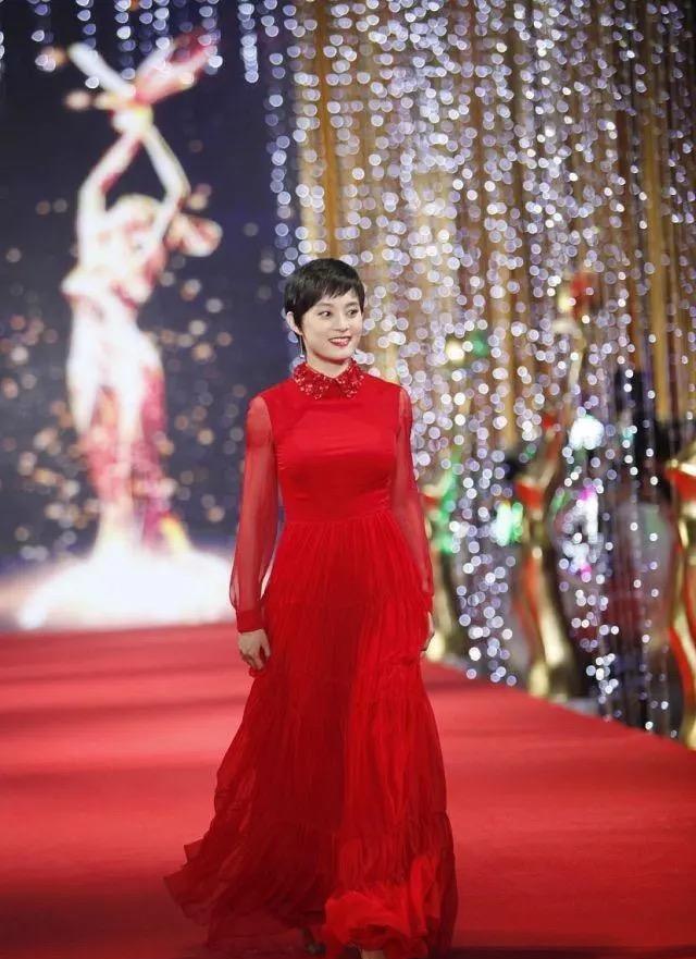 5 actresses who wear the wrong dress. Others look stunning on the red ...