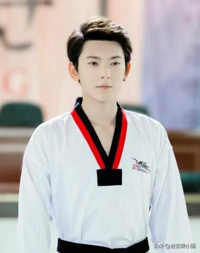 Another star came out to set up a street stall, the scumbag would do anything to come back, how ...