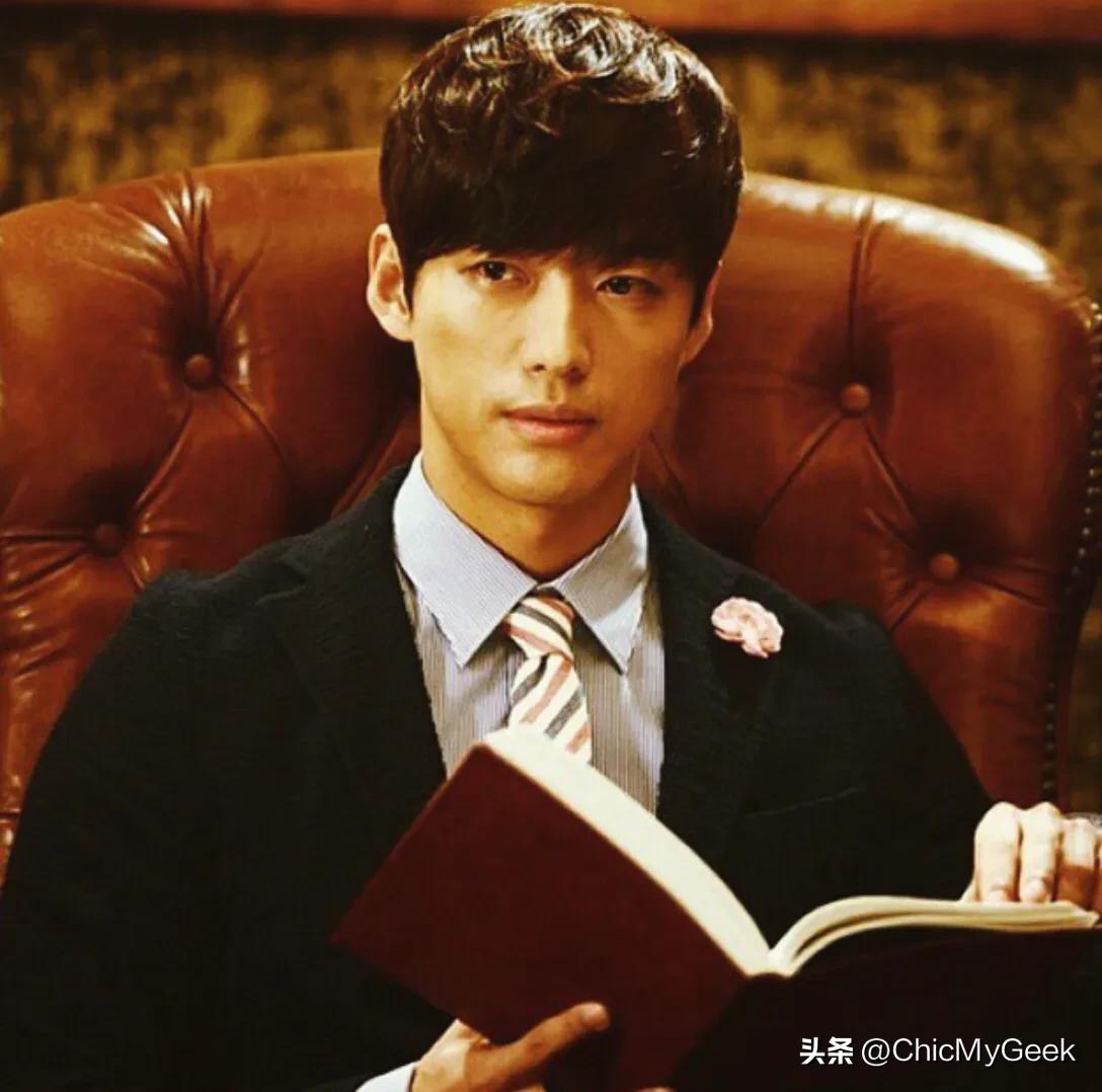 He was once scolded by the director so much that he didn't dare to sit ...