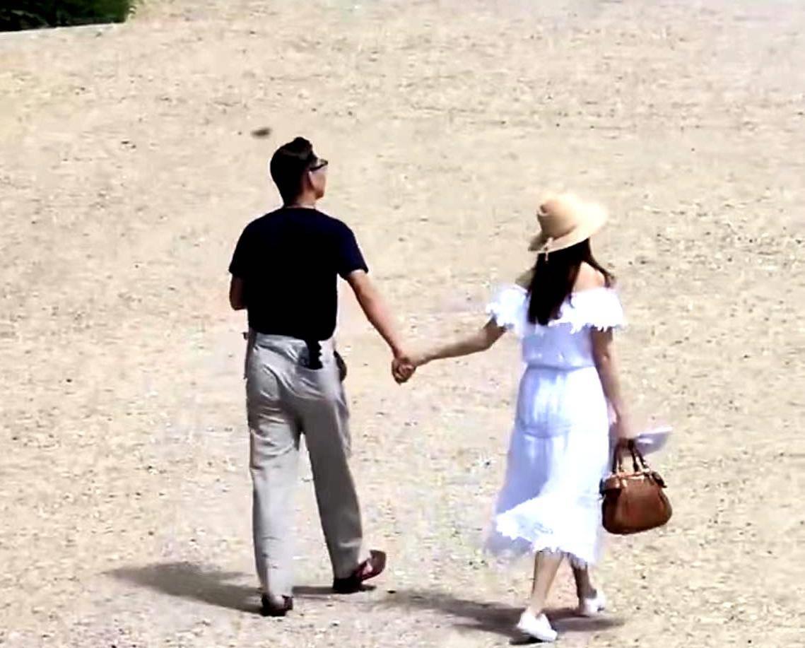 The original CHUANG 48-year-old Lin Chiling and her husband went out on a trip, and they got ...