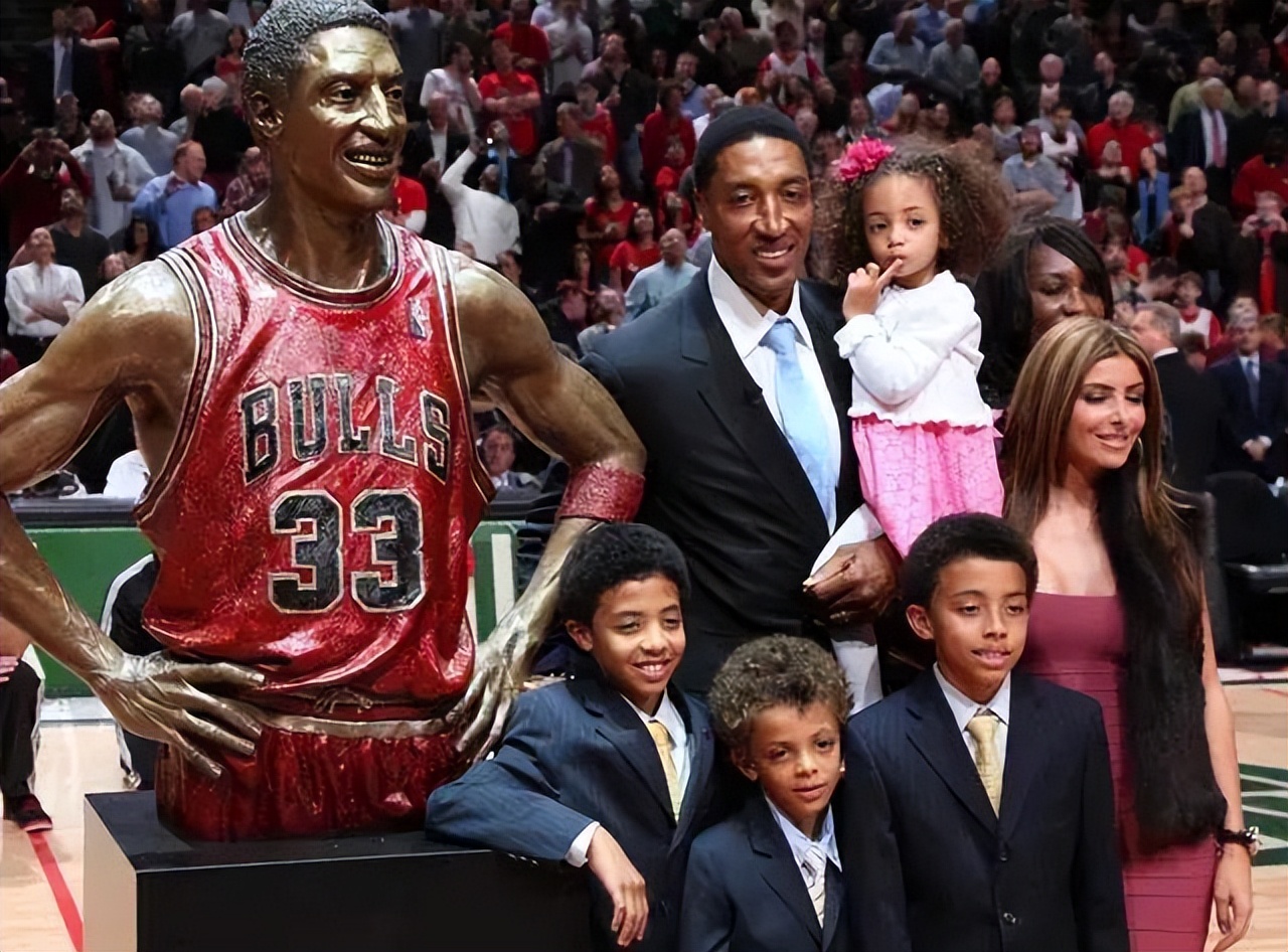 Pippen's daughter has grown up, she is 15 years old and taller than ...