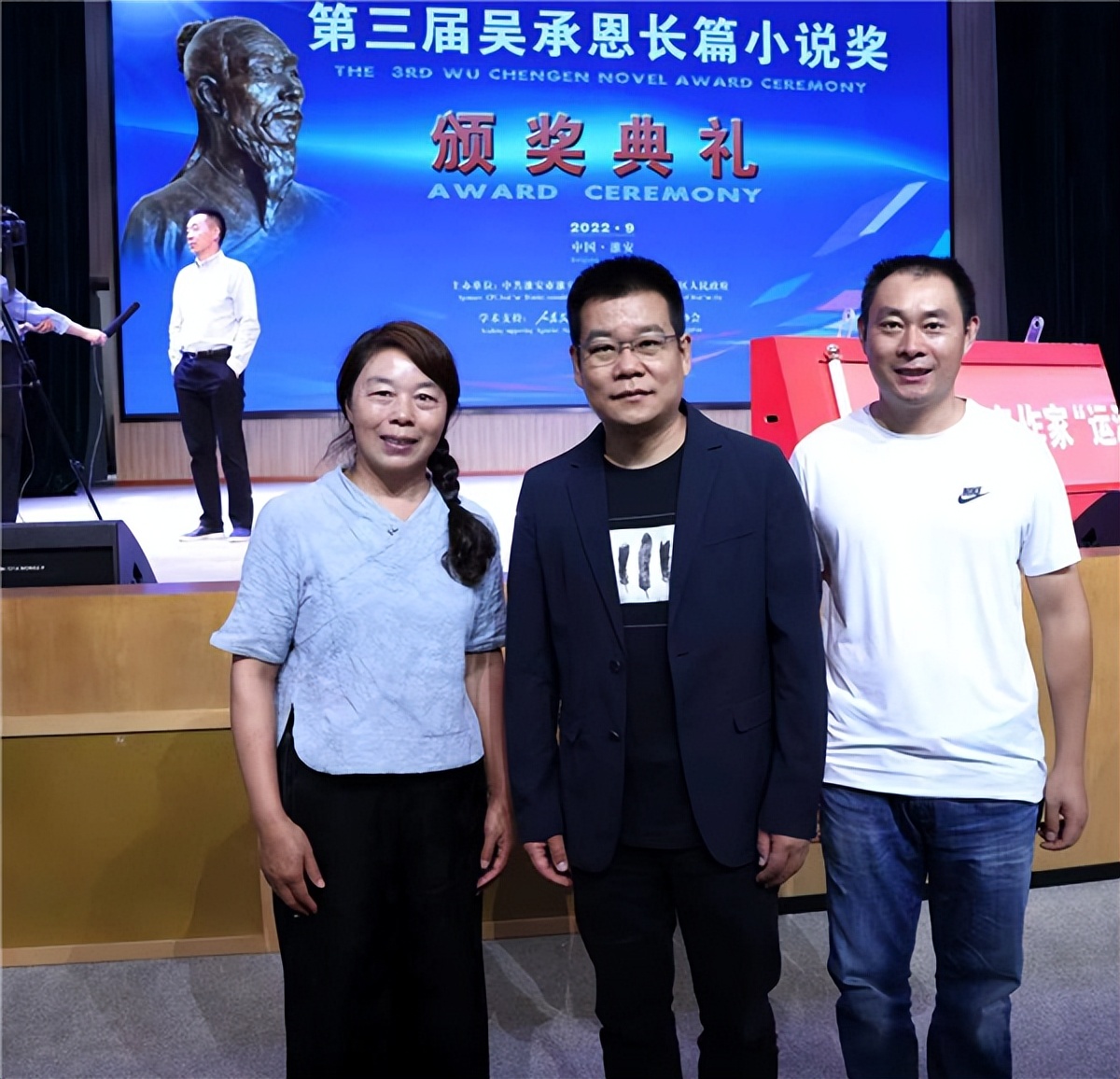 "Contracted Writer's Column" Chen Hongjun: The fragrance of books ...