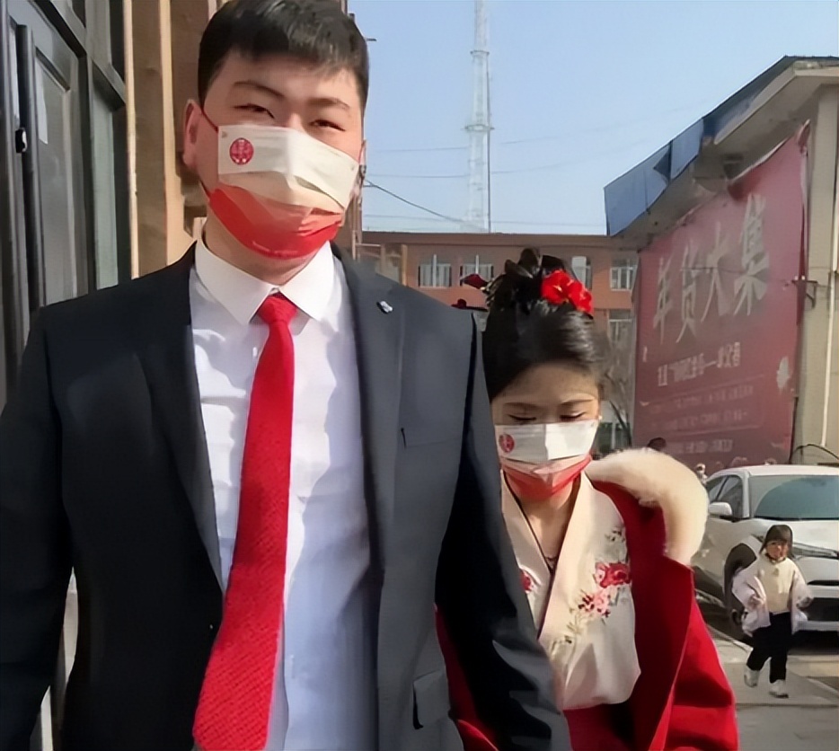 Chen Meng and Zhu Xiaowei's hometown bedroom exposed! Hanging red silk ...