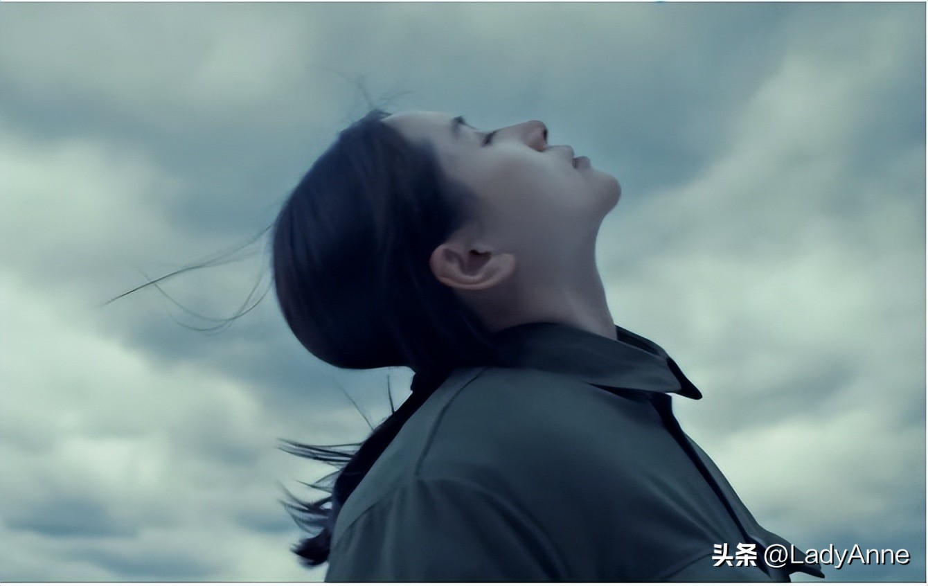 Wang Ziwen plays [Three-Body Problem] Ye Wenjie, a young man with a ...
