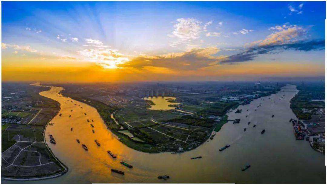 Shanghai Park, built in the first bay of Pujiang, where the Huangpu ...