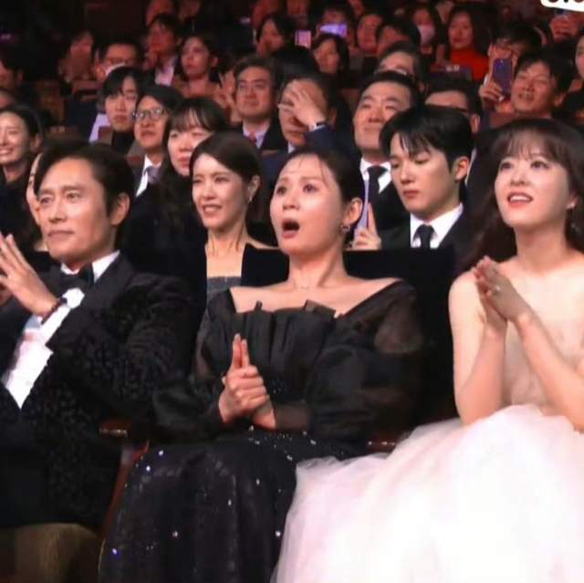 Stunning! JYP Park Jin Young's performance caused crazy expressions ...