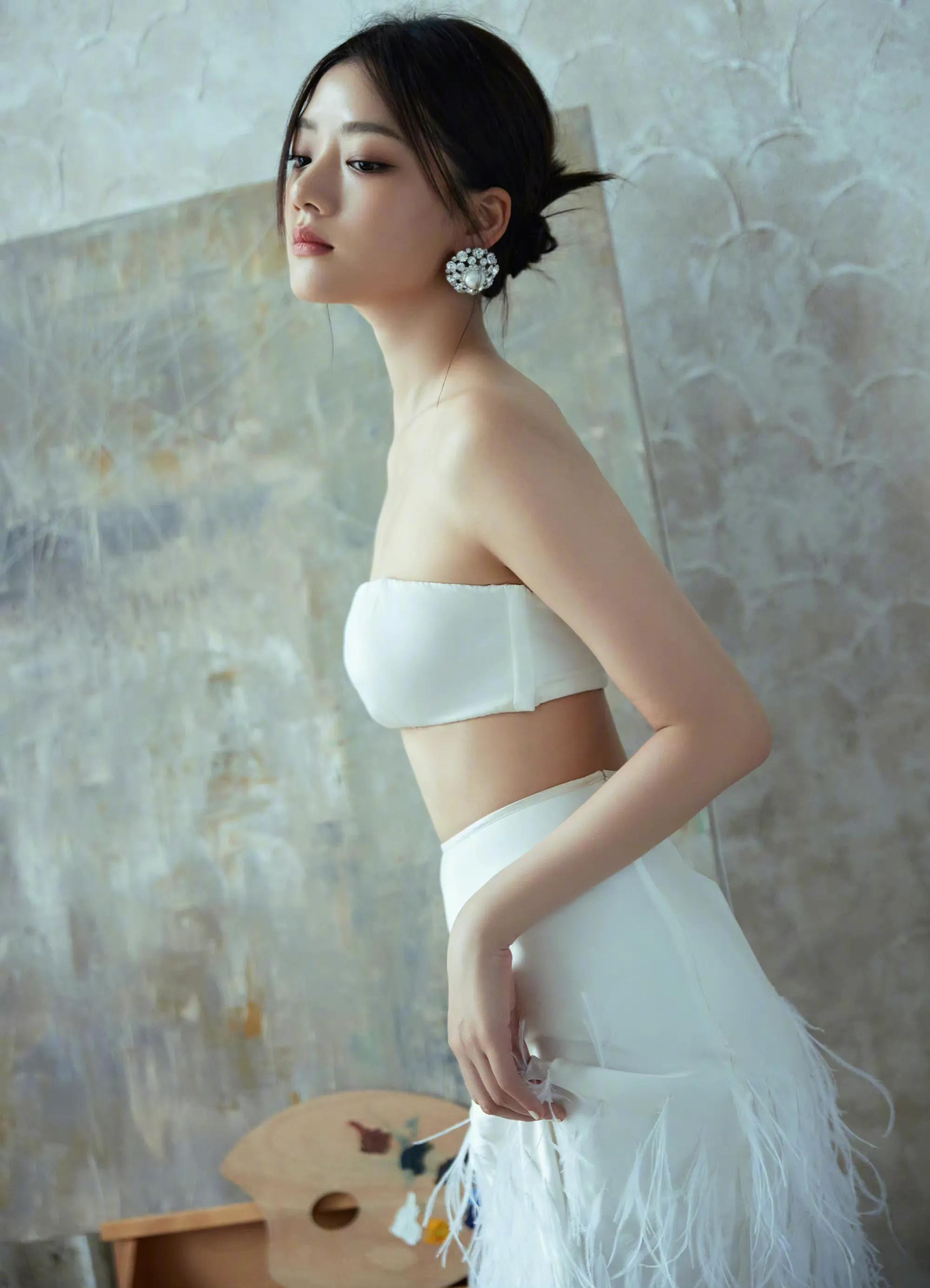 Ren Min's Weibo Movie Night Model - iNEWS