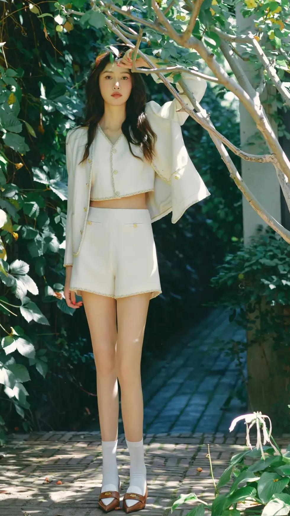 The Pretty Lady in Hosting World. Li Siyu - iNEWS