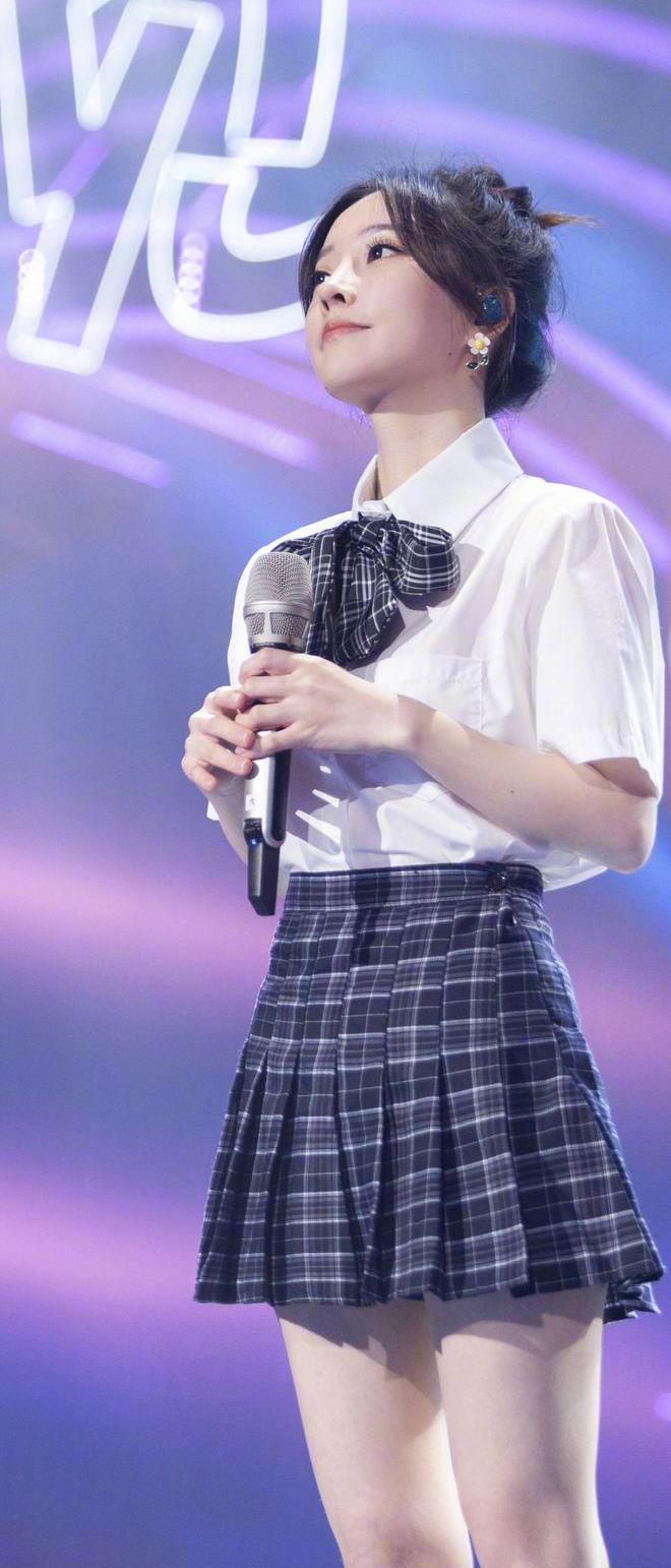 Feng Timo's legs are so beautiful. Netizens: Every photo in black ...
