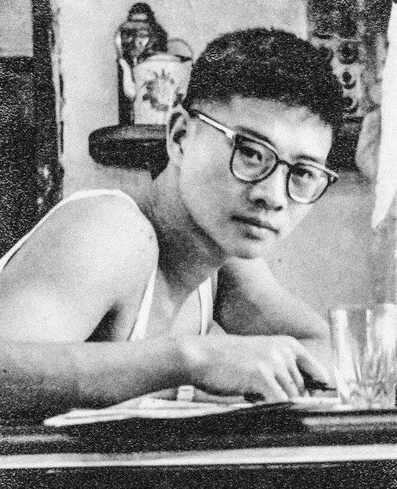 Hong Kong talented Ni Kuang, looking up at the starry sky and being an ...