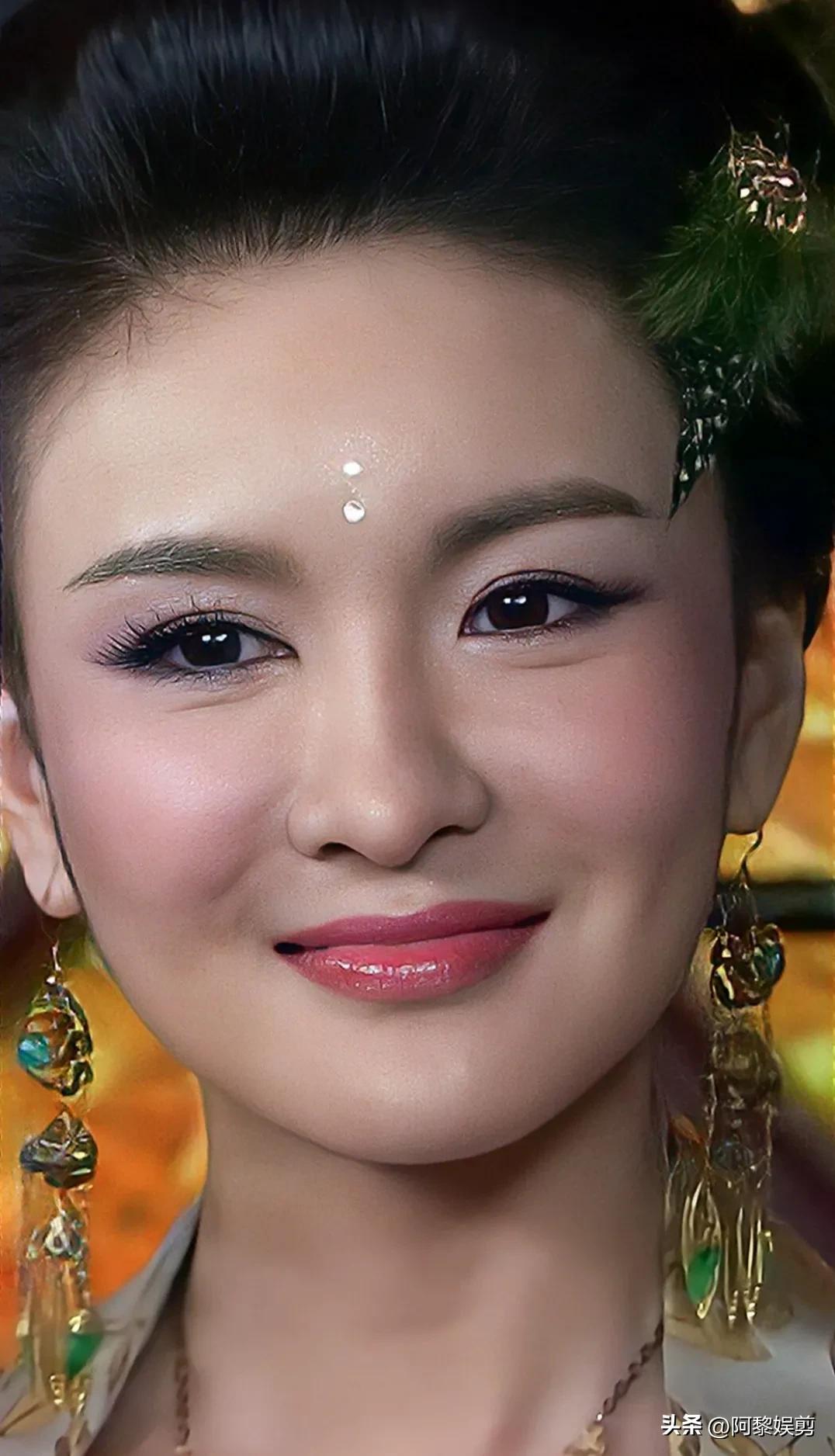 Feng Qingqing played by Zheng Yitong is so beautiful - iNEWS