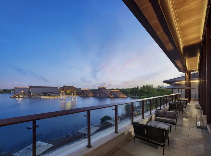 Red Velvet Happiest Hotel TOP10: Hilton Shanghai Songjiang Guangfulin ...