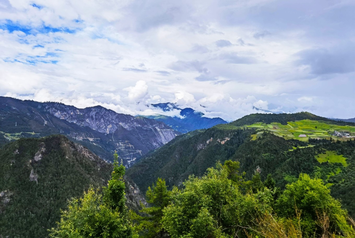 Entering Shangri-La for the first time, feel the scenery of the plateau ...