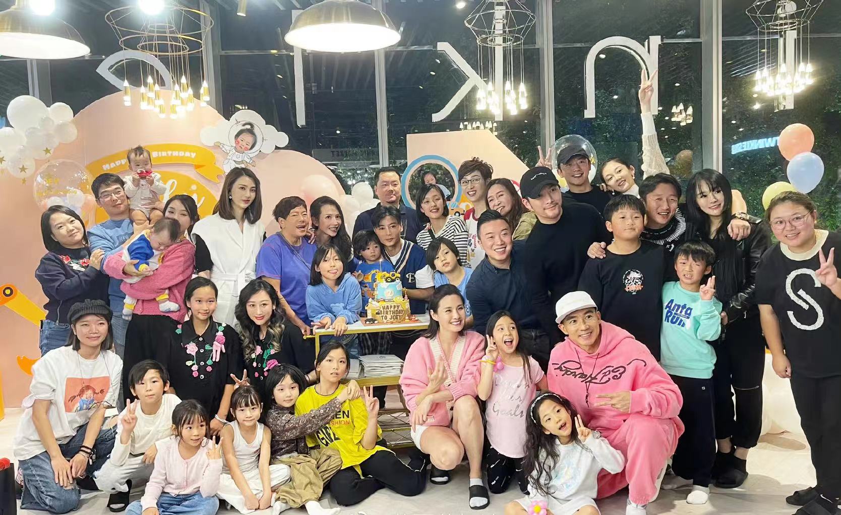 The relationship between Chen Haomin and Cai Shaofen is very good, they ...