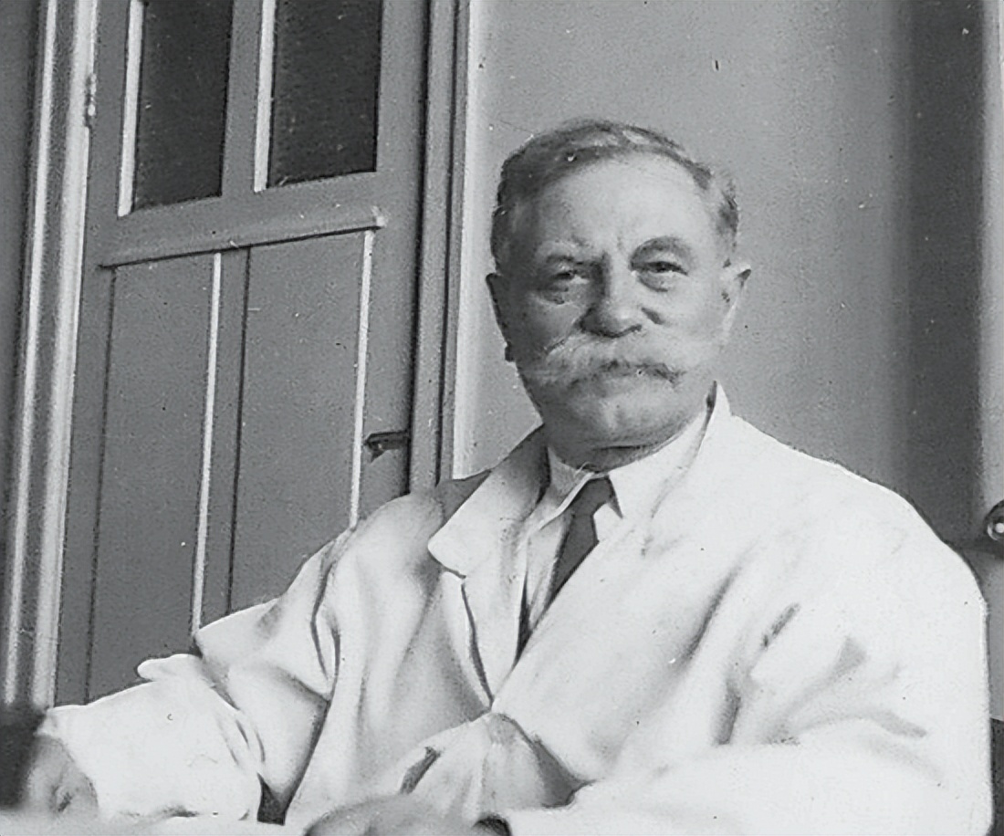 In 1954, the French doctor was deported and wrote to Premier Zhou: I ...