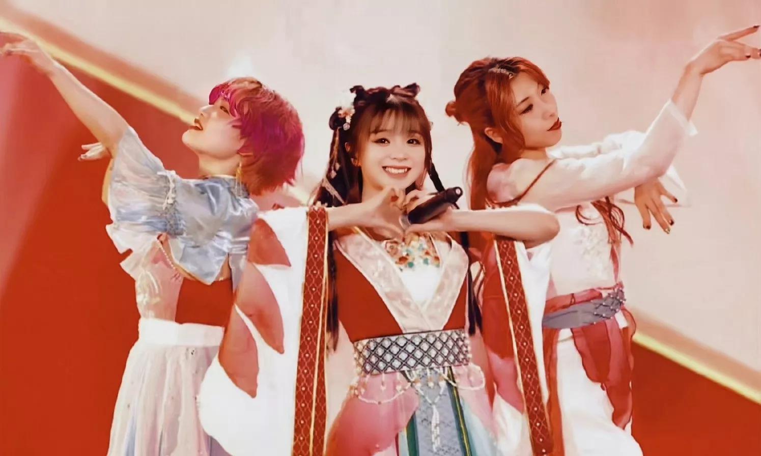 Meiyi Liya's singing skills are amazing, Zhou Shen's voice is ...