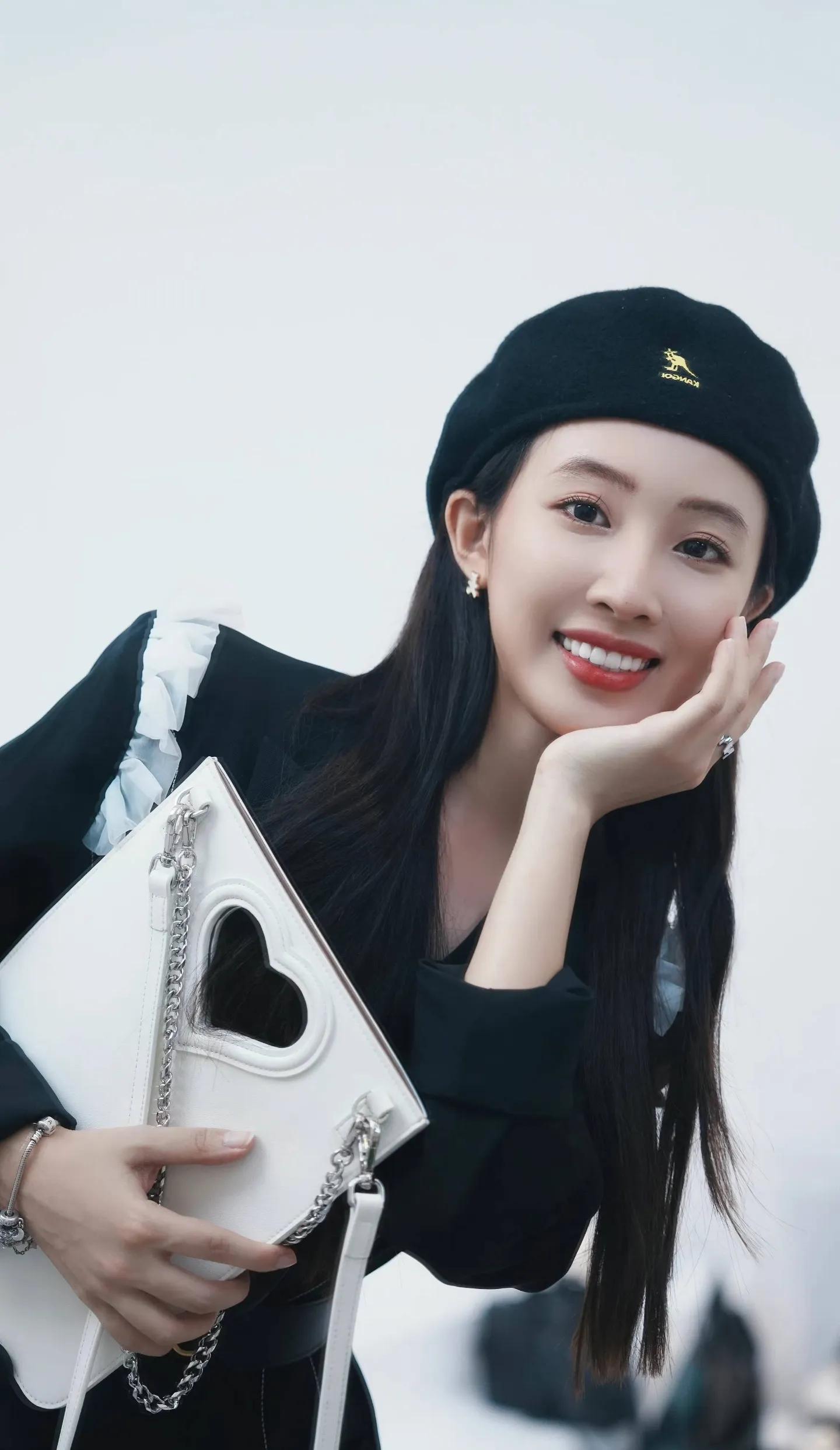 Temperament female singer Ye Jia - iNEWS