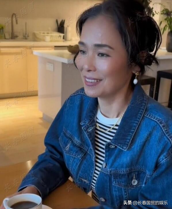 Wei Wei, a smash hit singer in the 1990s, rarely showed up, but now she ...