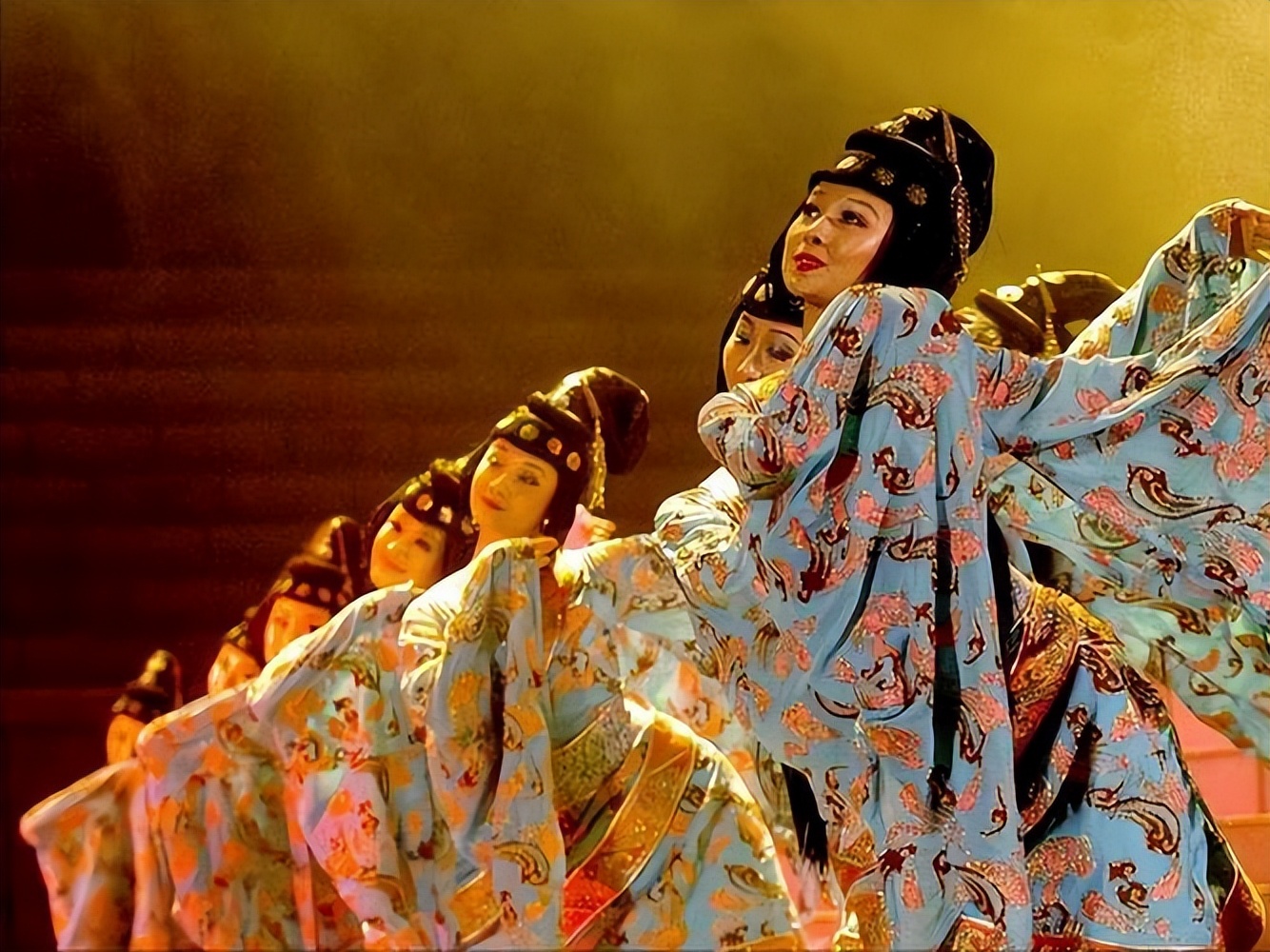 What are the applications of Japanese Noh in Kurosawa's plays? - iNEWS