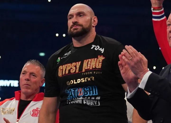 Today, the heavyweight giant boxer with a height of 2 meters 06 ...