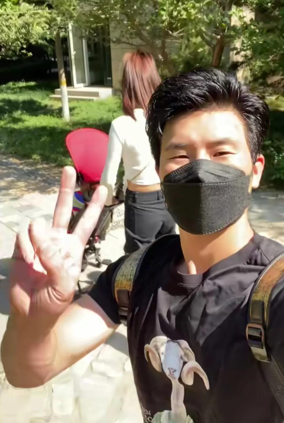 Actor Xie Mengwei was disarmed and returned to the farm, took his wife ...