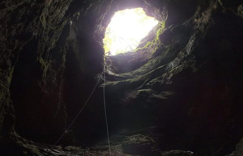 Devil's Cave! The real Japanese underground fortress, 20 meters deep ...