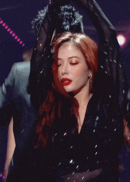 The American singer performed without underwear at the concert and ...