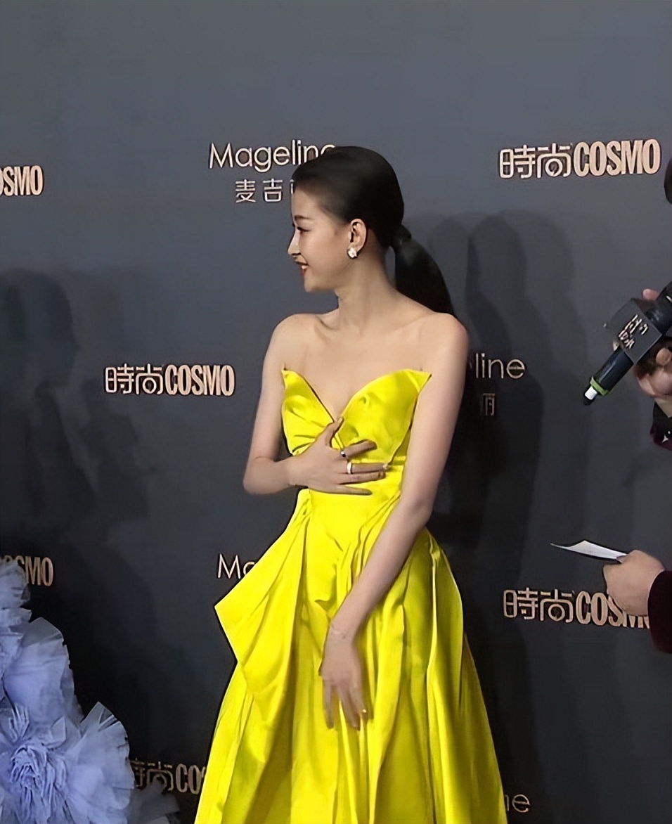 It's embarrassing for a female star to wear the wrong dress, her ...