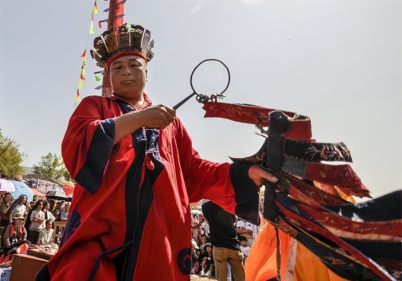 Is respect for ghosts and gods worthy of praise? During the Spring and ...