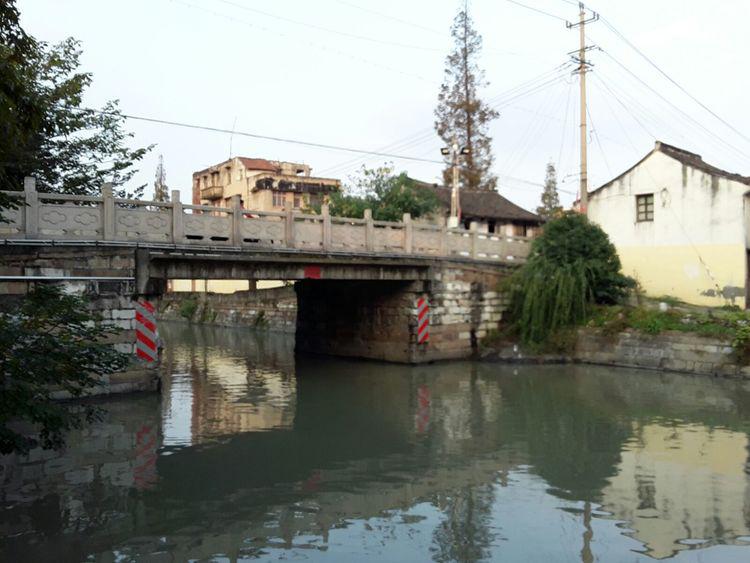 In Jiashan, there used to be a Ping Shan located in the present Ping ...